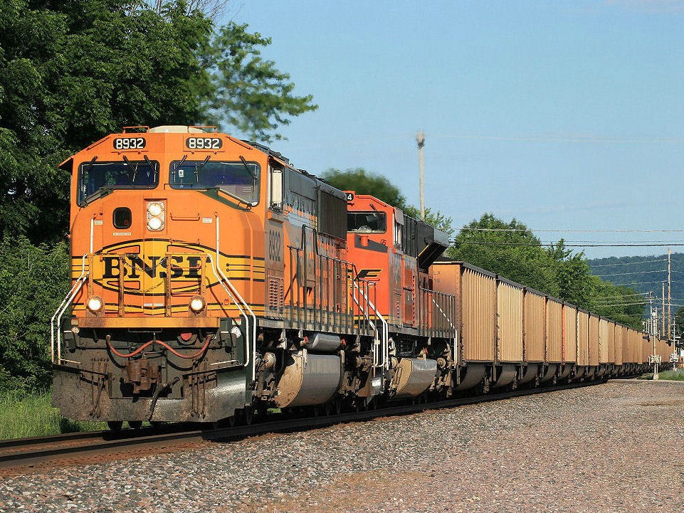 BNSF 8932